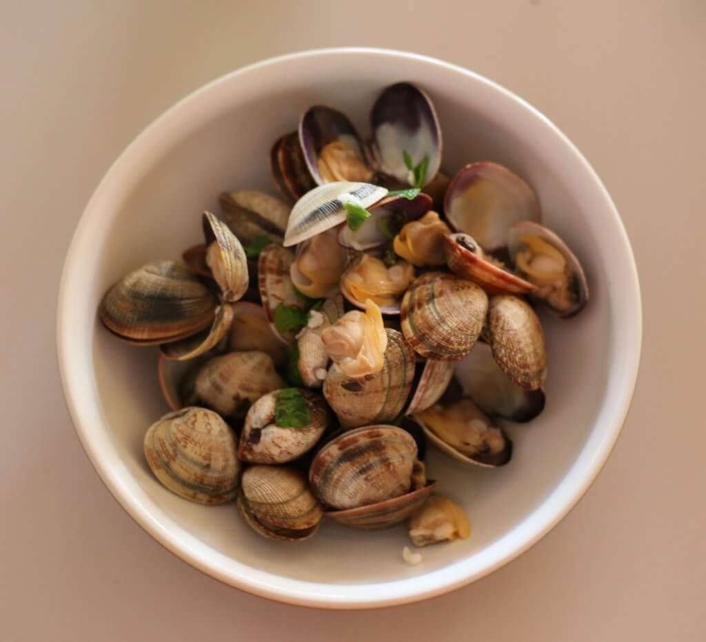 Palourde - basilic thai - ail noir - Fooddetoi